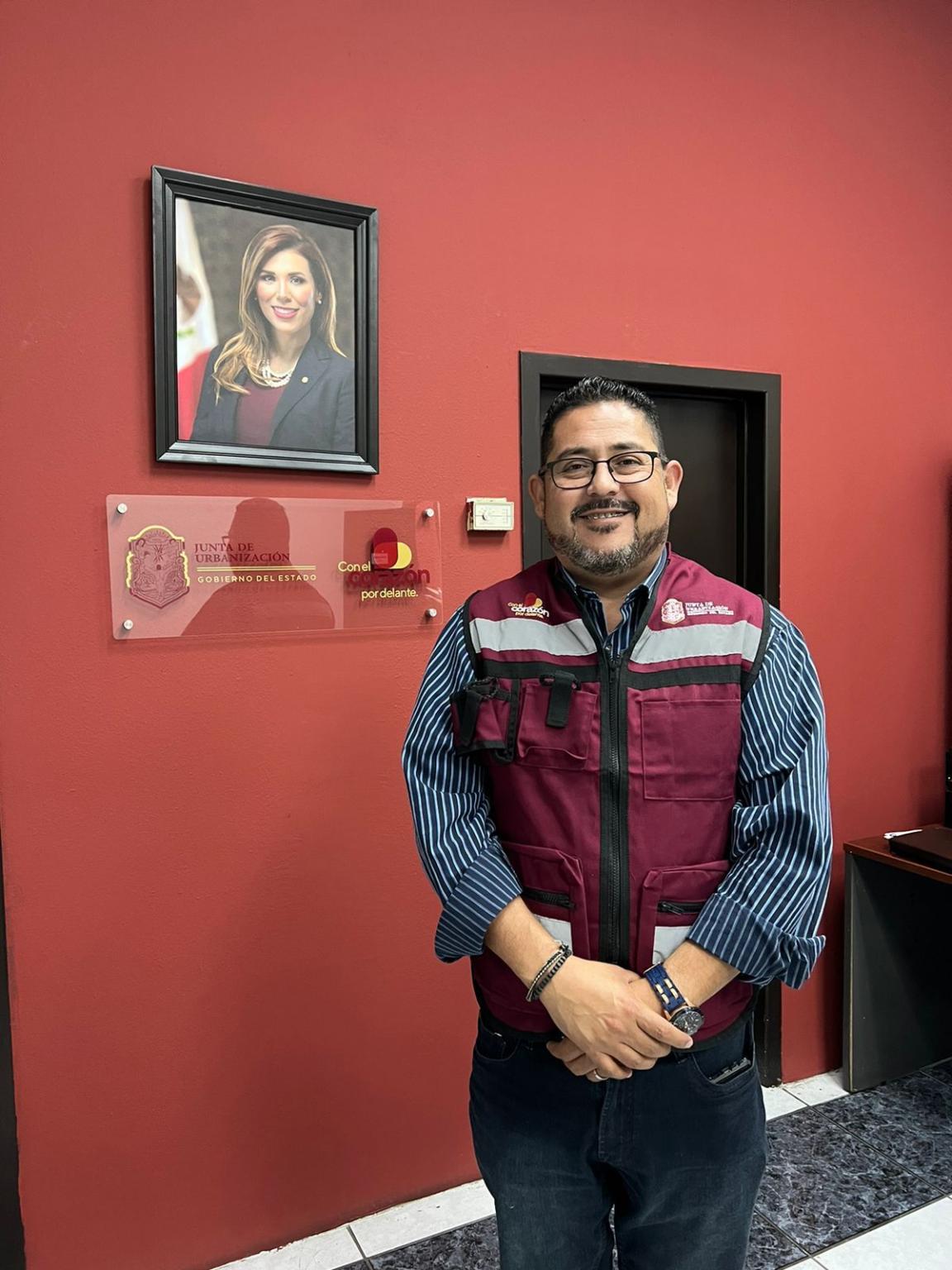 Omar Castro, toma protesta como director de Junta de Urbanización de BC ...