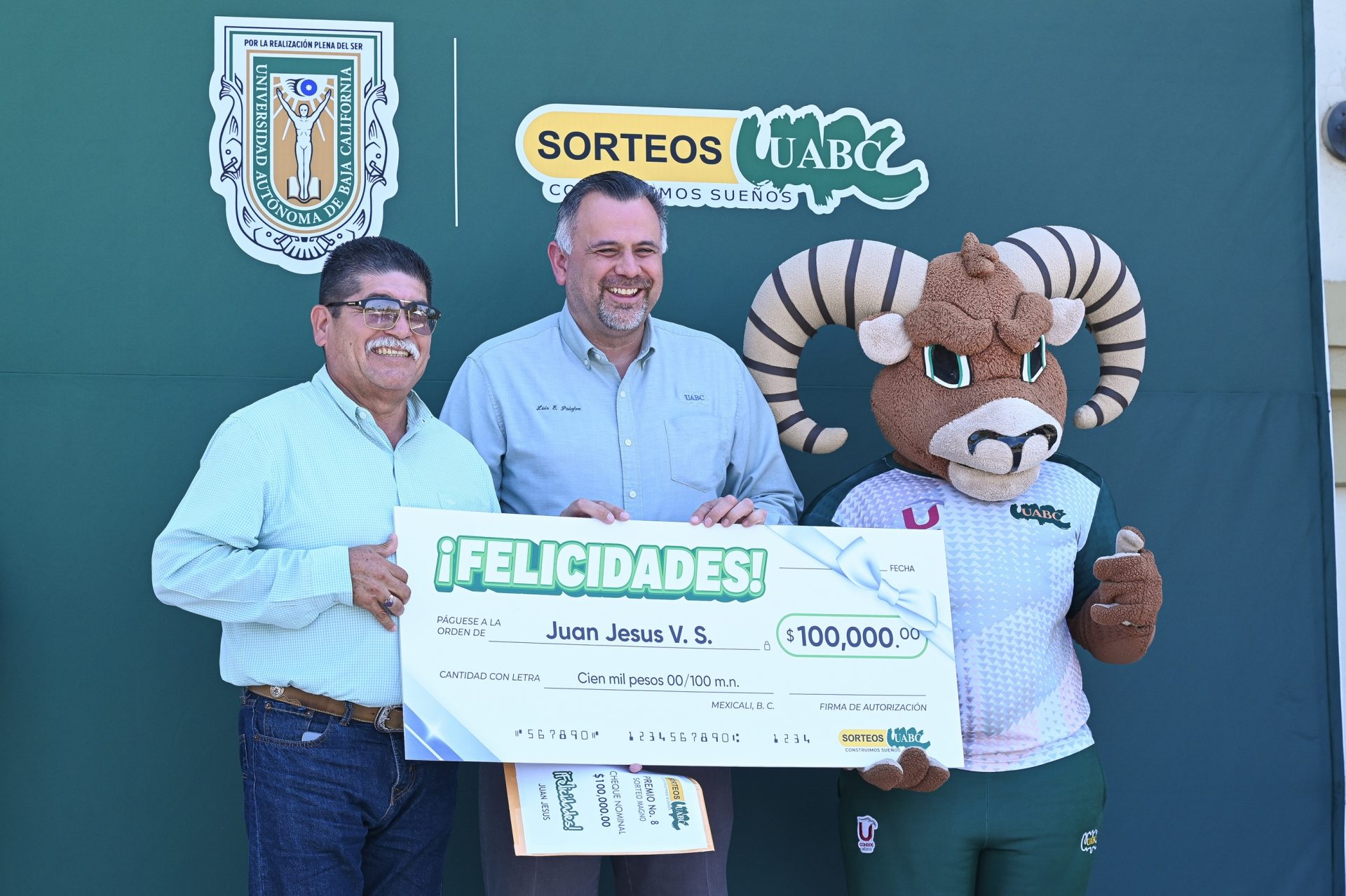 Entrega_de_Premios_94_Sorteo_Magno_UABC02 - Periodismo Negro